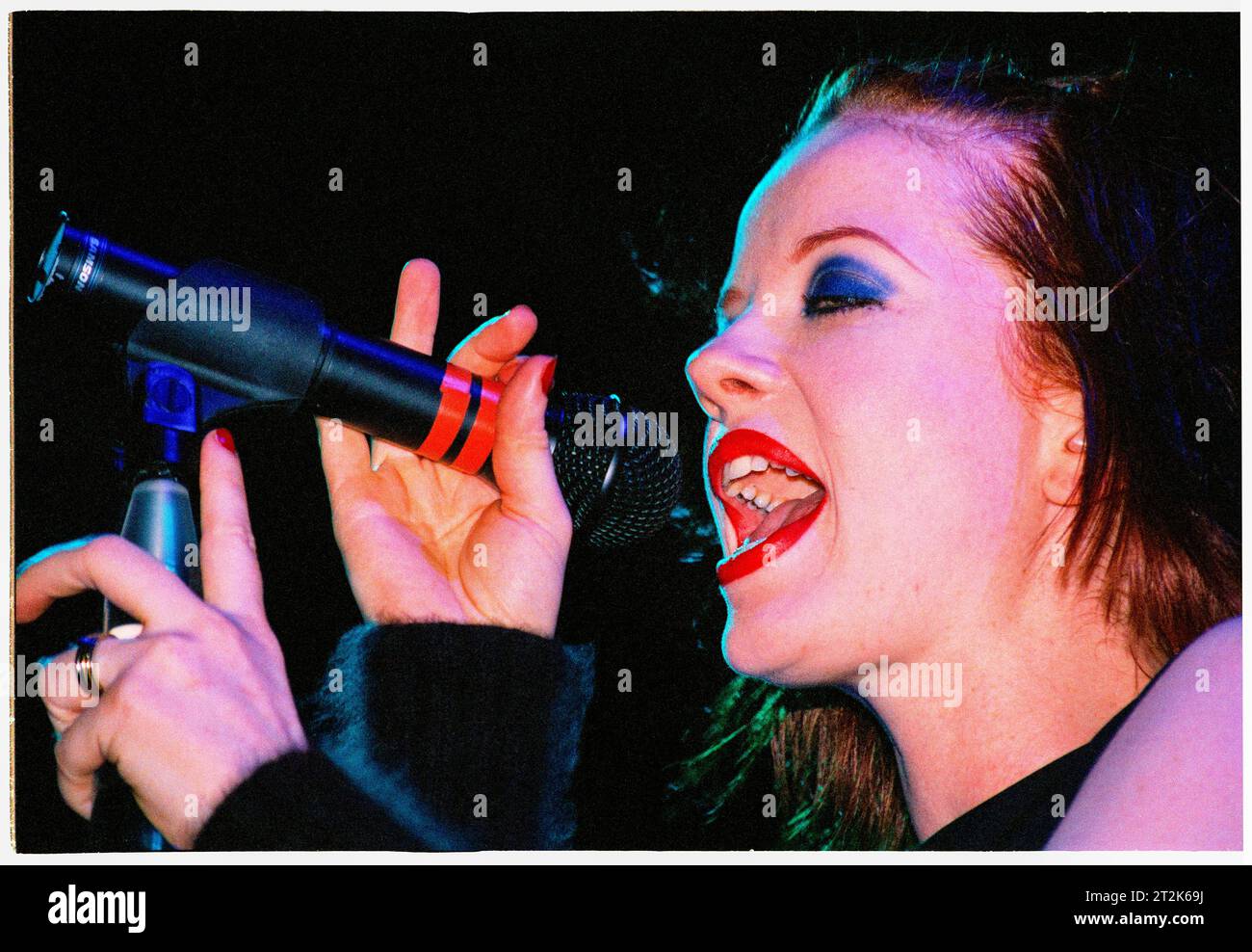 SHIRLEY MANSON, GARBAGE, 1998: Shirley Manson of Garbage playing live ...