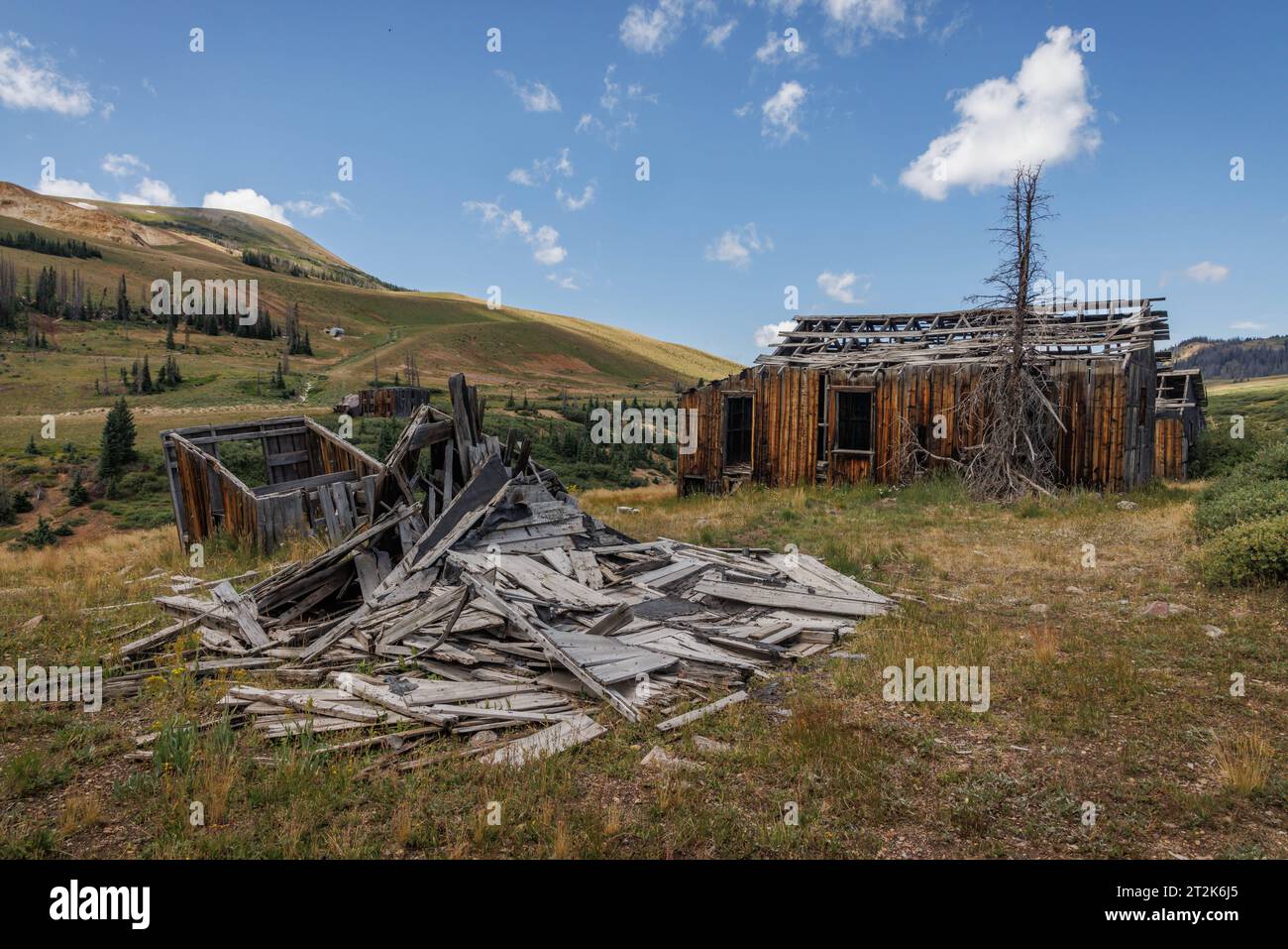 A collapsed cabin at the Summitville ghost town in southwest Colorado ...