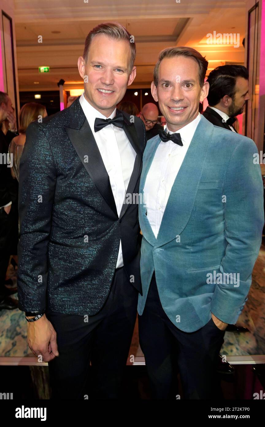 Hendrik Streeck mit Ehemann Paul Zubeil beim Tribute to Bambi 2023 im ...