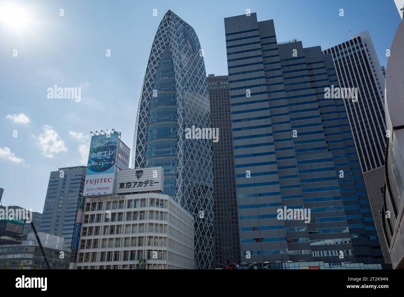 Tokyo, Japan. 12th Oct, 2023. Office buildings and commerce centers of ...