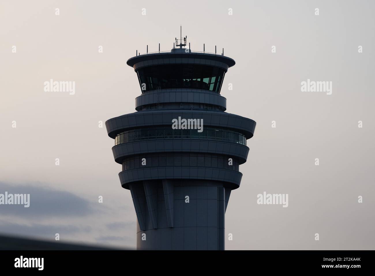 Haneda airport air traffic control tower hi-res stock photography and ...