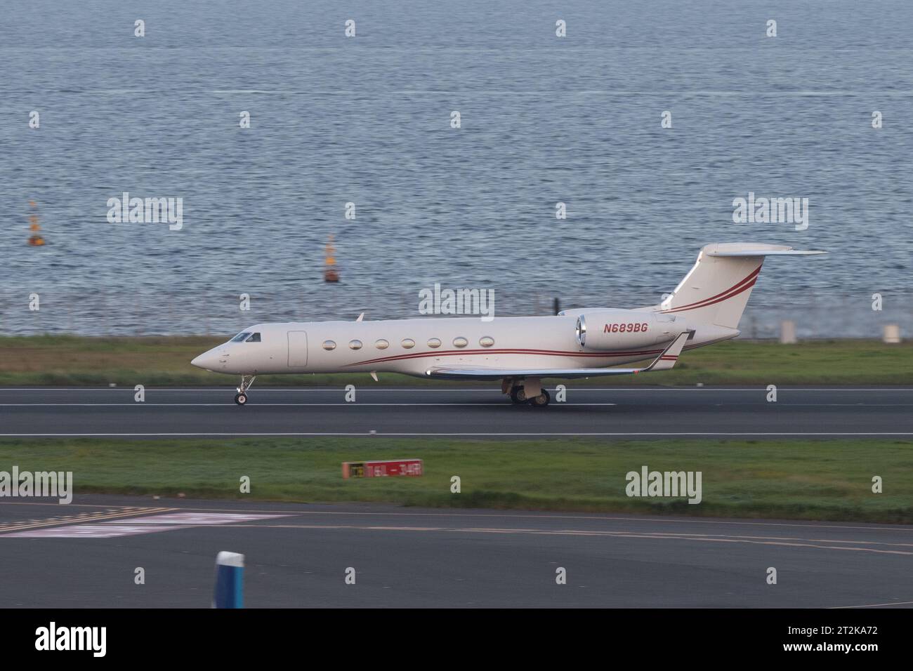 Tokyo, Japan. 12th Oct, 2023. A private jet Gulfstream G500/G550 ...