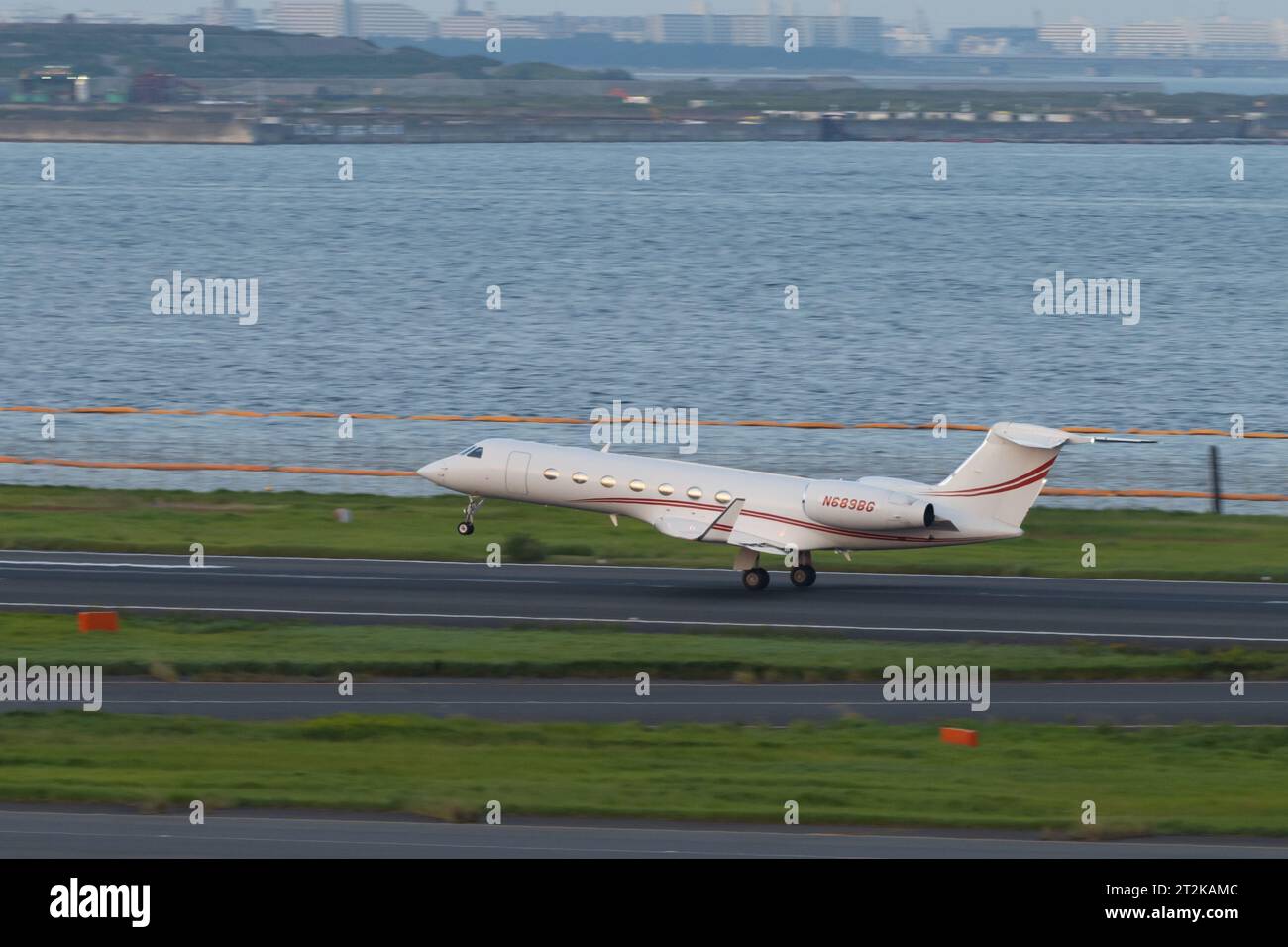 Tokyo, Japan. 12th Oct, 2023. A private jet Gulfstream G500/G550 ...