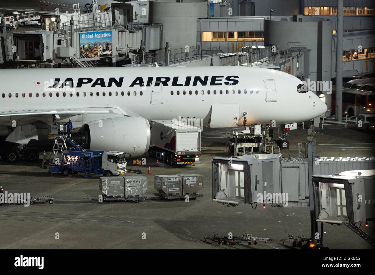 Tokyo, Japan. 12th Oct, 2023. A Japan Airlines JAL Airbus A350 (JA13XJ ...