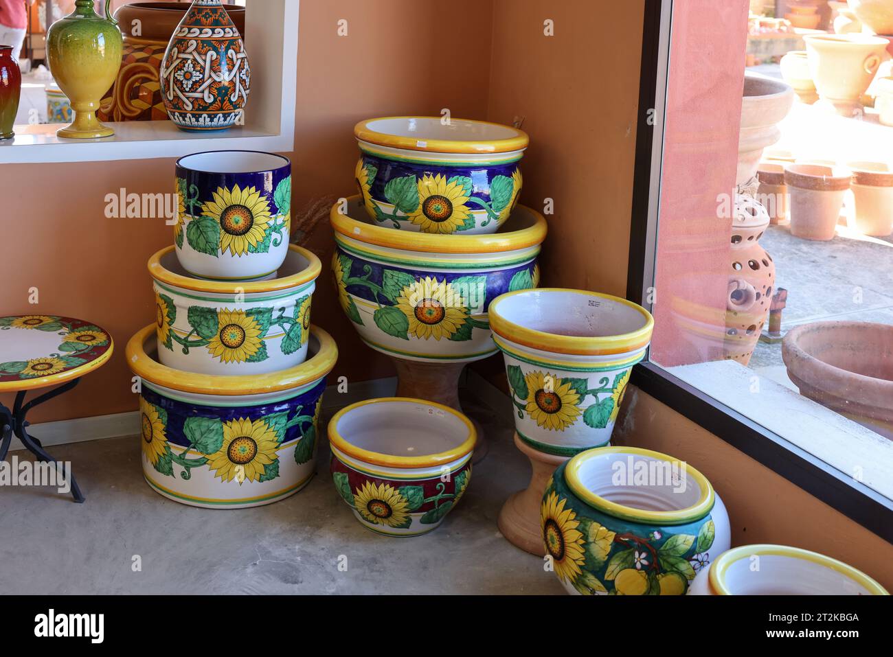 Positano pottery ceramics ceramic hi-res stock photography and images ...