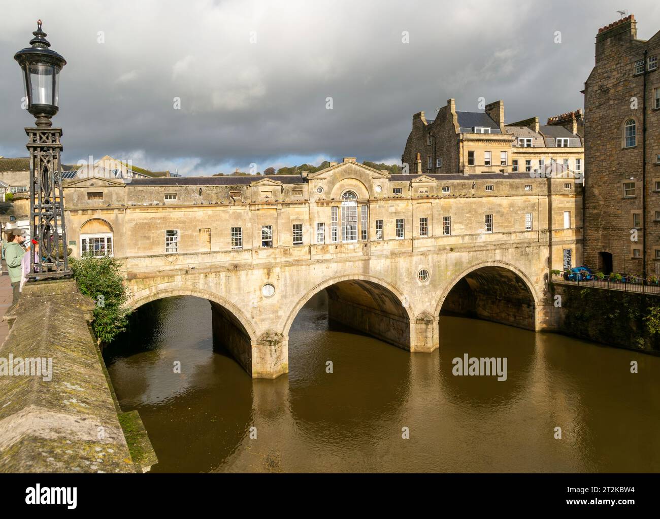 Pulteney Bridge, River Avon, Bath, North east Somerset, England, UK ...