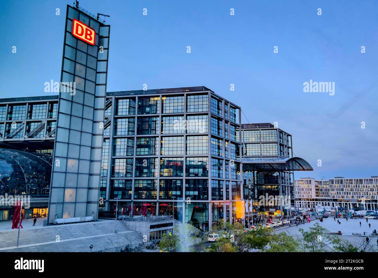 Hauptbahnhof in Berlin Verkehr, Tourismus, Stadt: Blick auf den ...