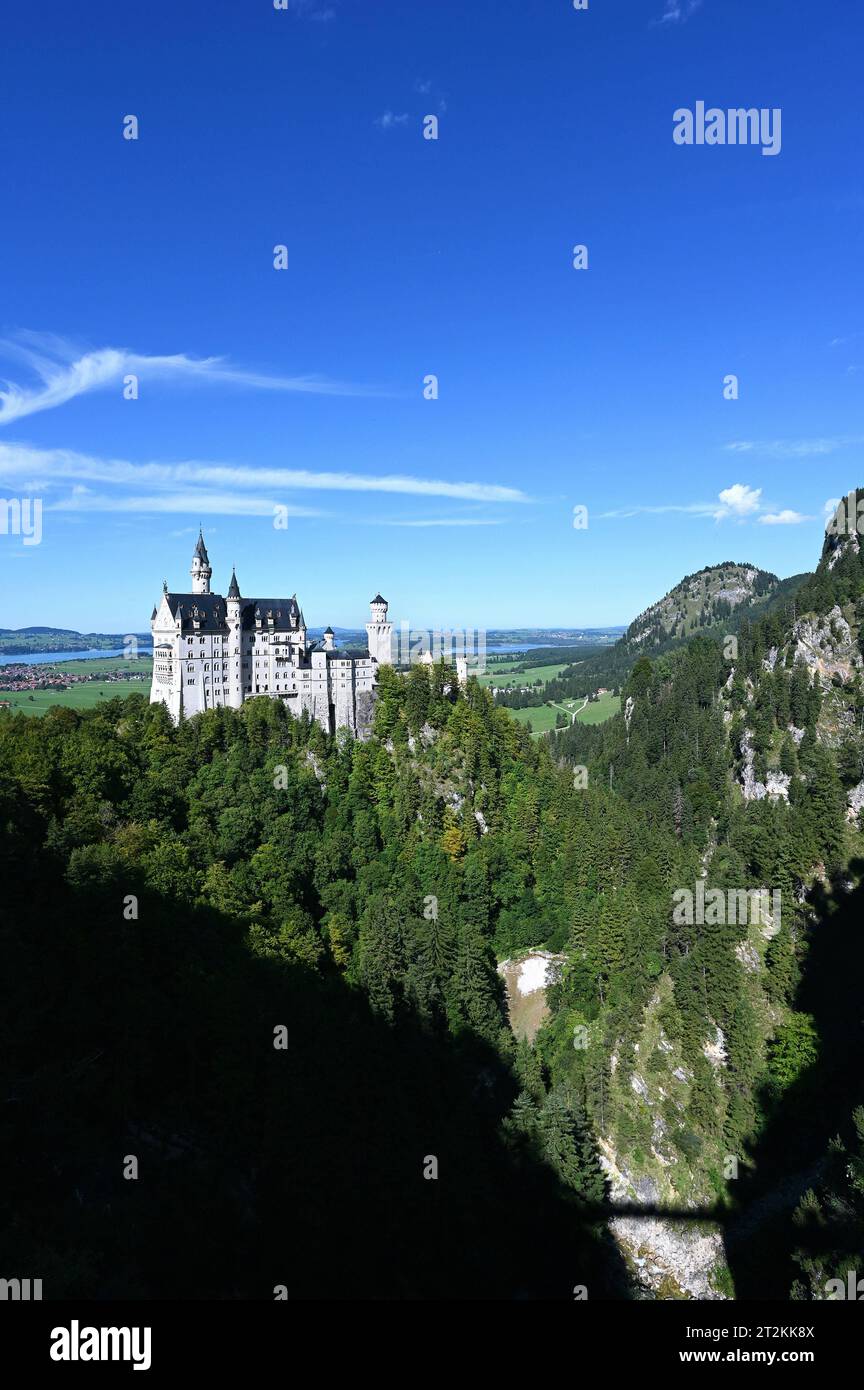 Schloss Neuschwanstein im bayerischen Allgäu bei Füssen, Deutschland *** Neuschwanstein Castle ...