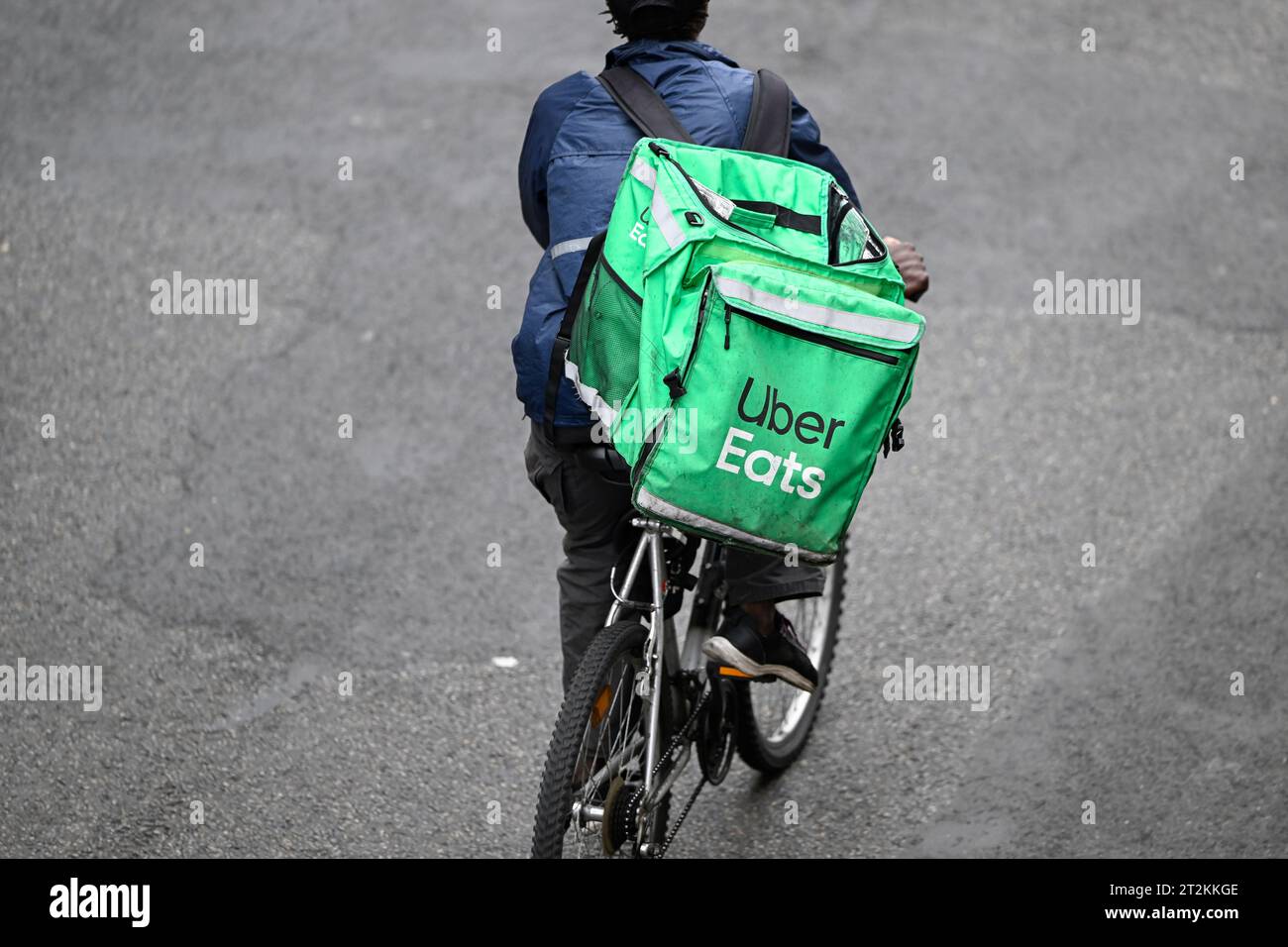 Uber eats delivery paris hi-res stock photography and images - Alamy