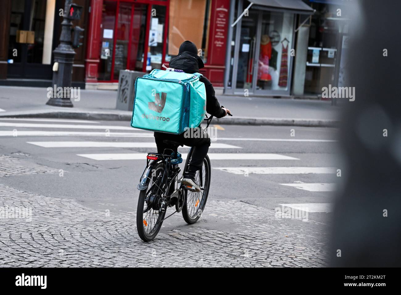 Delivery platforms hi-res stock photography and images - Alamy
