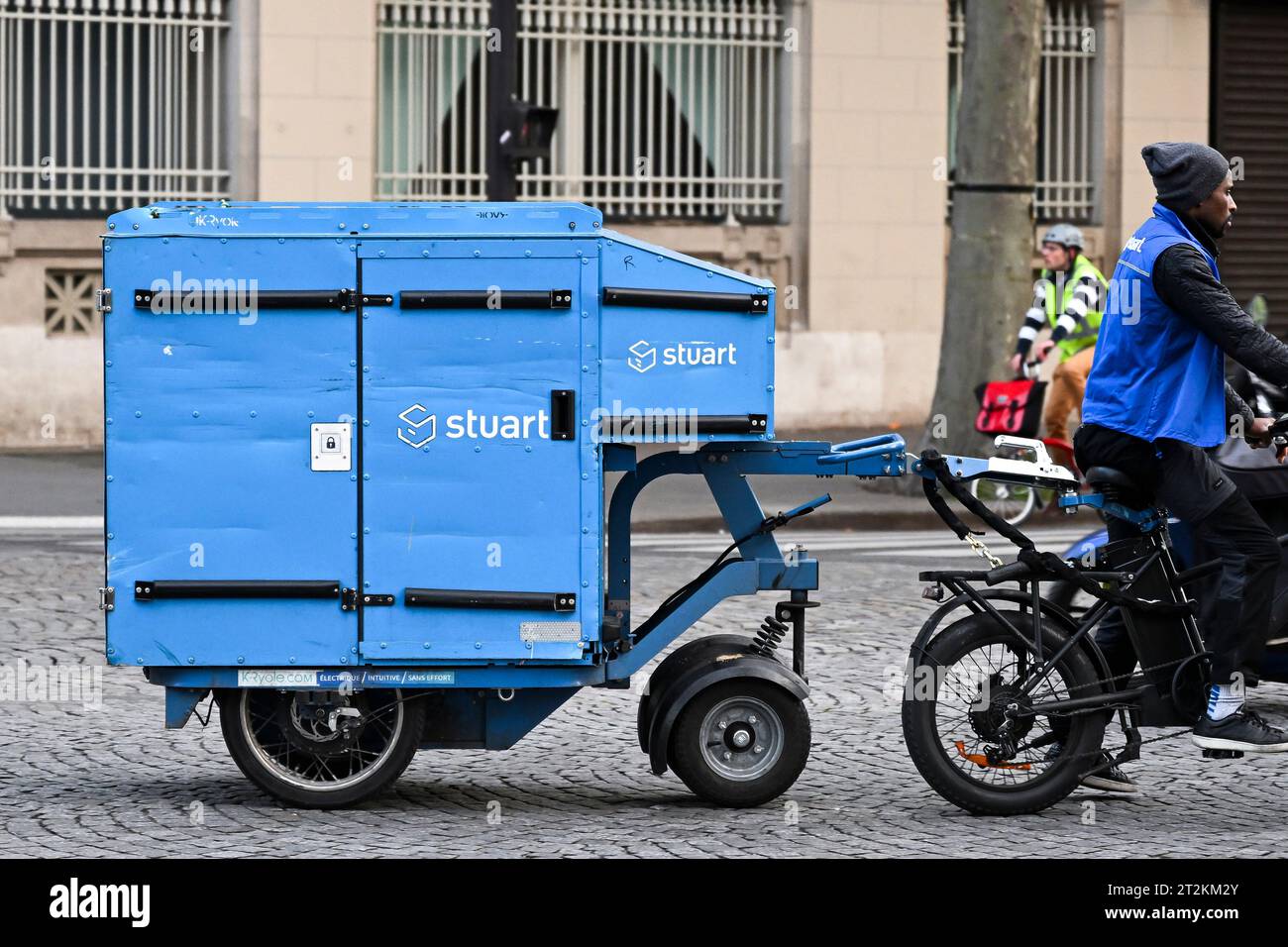 Delivery platforms hi-res stock photography and images - Alamy