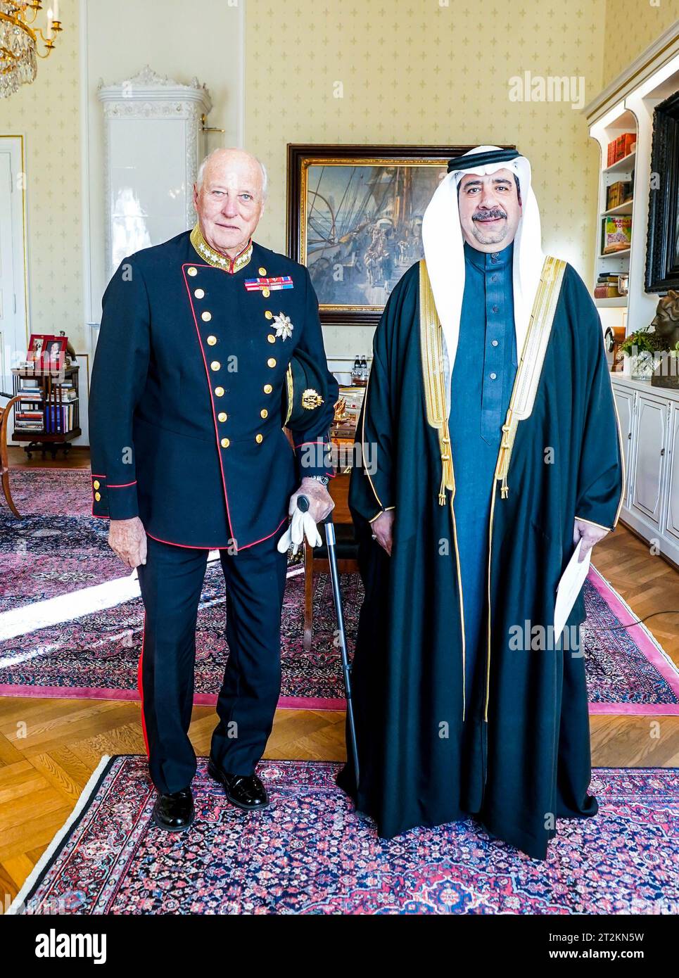 Oslo 20231019.King Harald (left) receives Bahrain's ambassador Abdulla ...