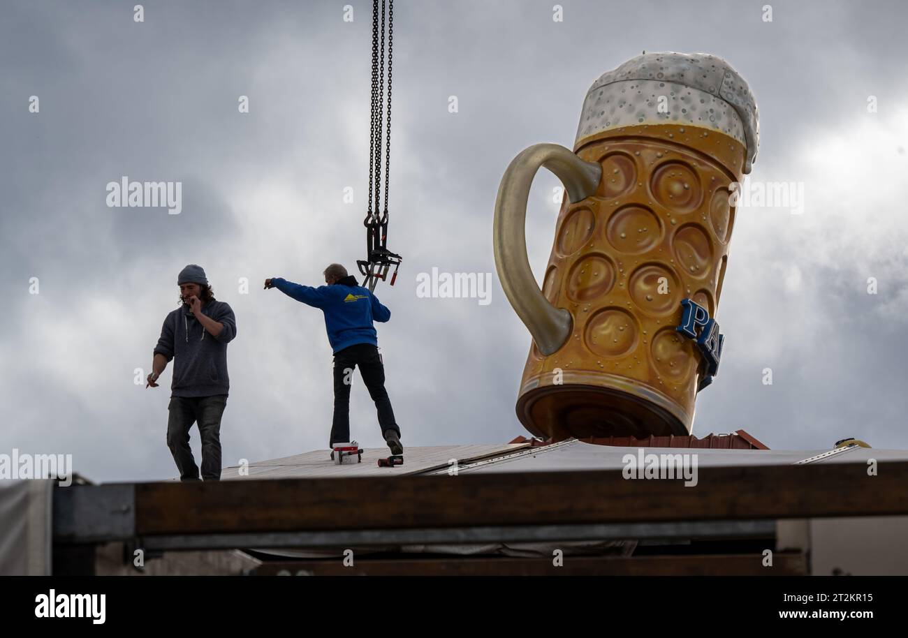 Munich, Germany. 20th Oct, 2023. Two men dismantle the roof structure ...