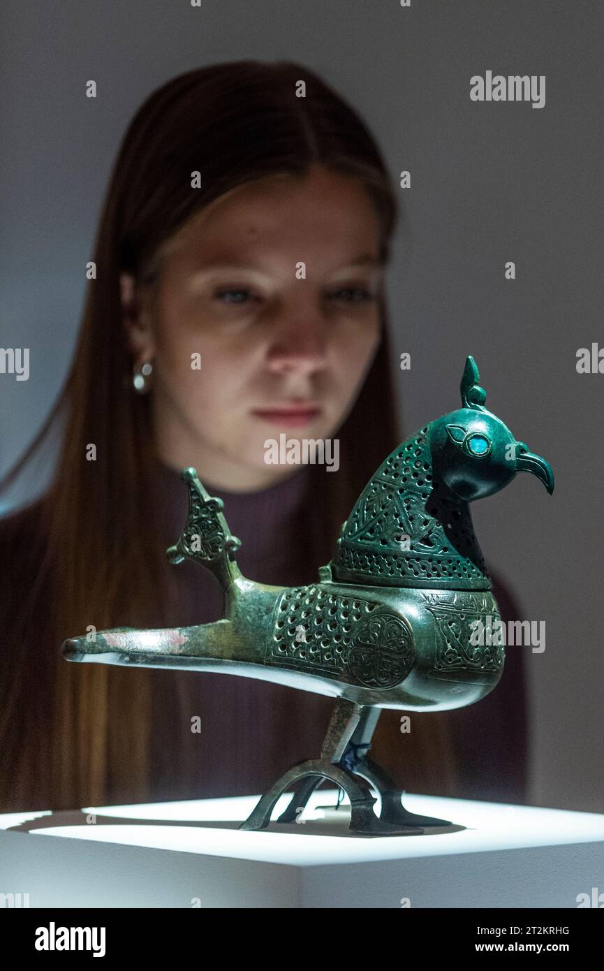 Khurasan bronze bird form hi-res stock photography and images - Alamy