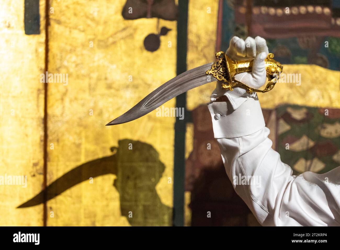 Copper dagger hi-res stock photography and images - Alamy