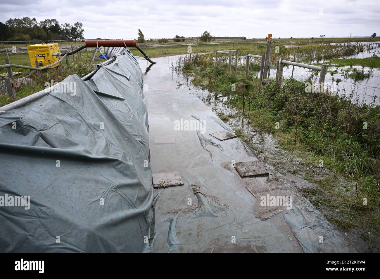 Flood embankment hi-res stock photography and images - Alamy