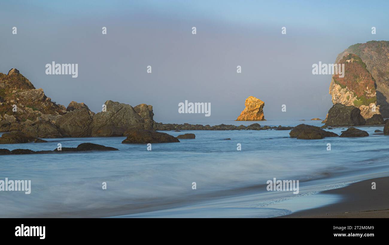 Morning Golden Hour at Harris Beach State Park in Brookings Oregon ...