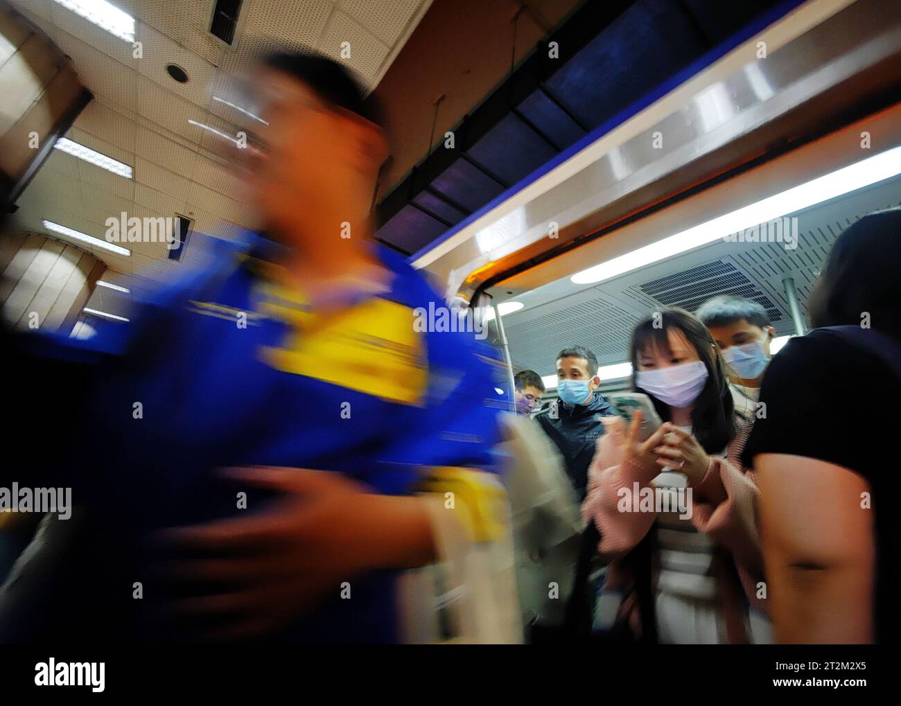 Passengers in subway station hi-res stock photography and images - Alamy