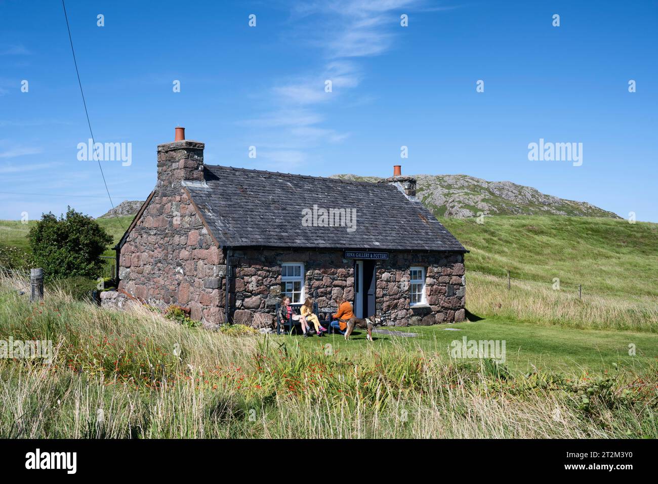 Traditional scottish cottage hi-res stock photography and images - Alamy