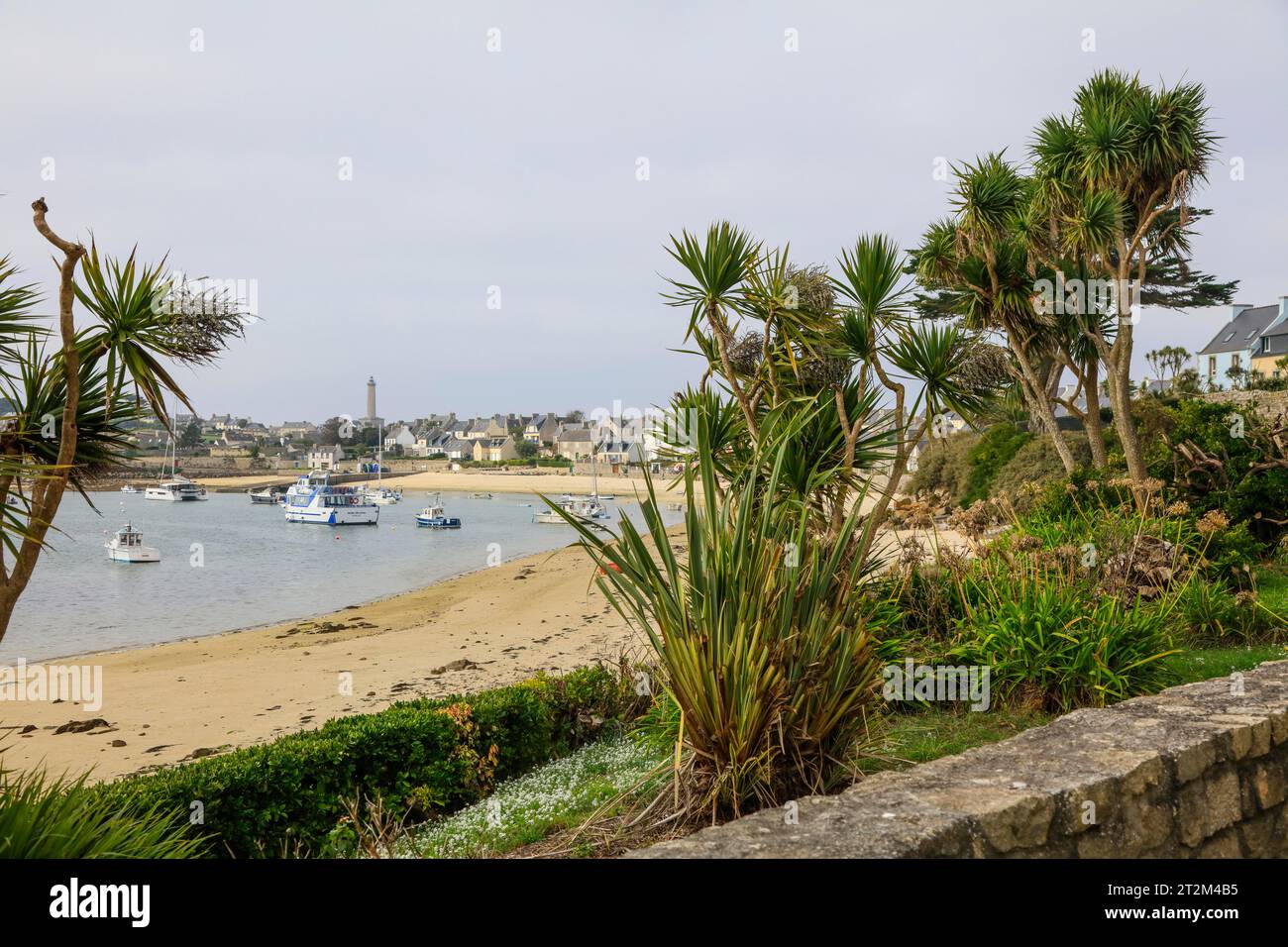 Ile de Batz island in the English Channel off the coast of Brittany ...