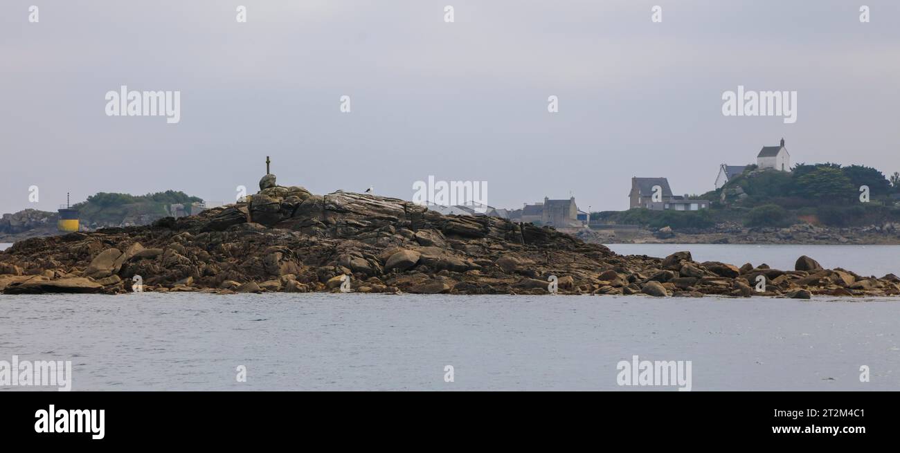 Offshore rock between the island of Ile de Batz in the English Channel ...