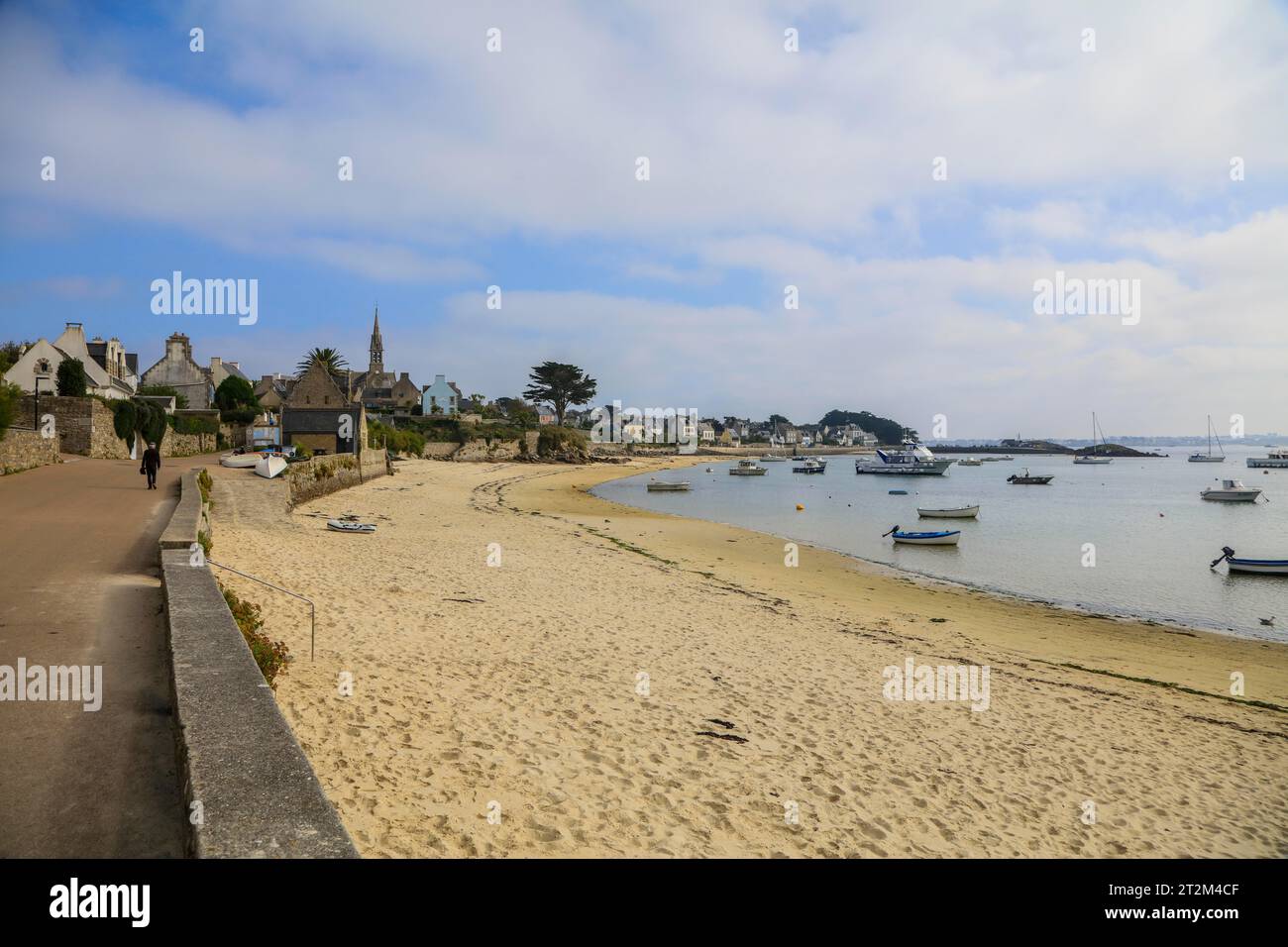 Ile de Batz island in the English Channel off the coast of Brittany ...