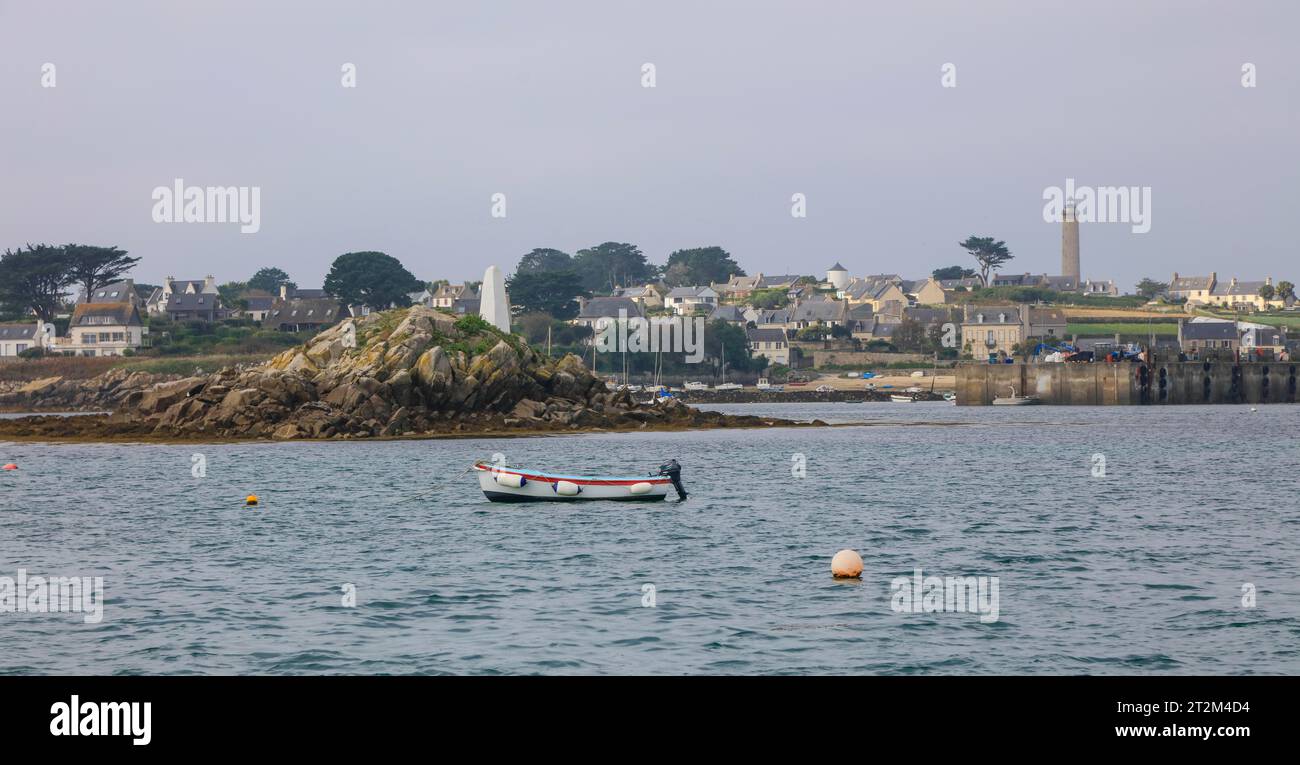 Ile de Batz island in the English Channel off the coast of Brittany ...