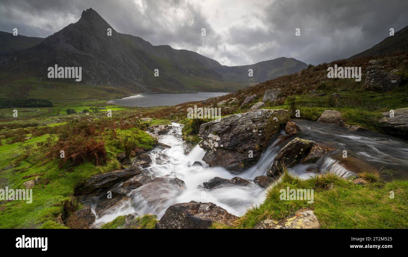 Waterfall, River Afon Lloer, Lake Llyn Ogwen, Mount Tryfan, Snowdonia ...