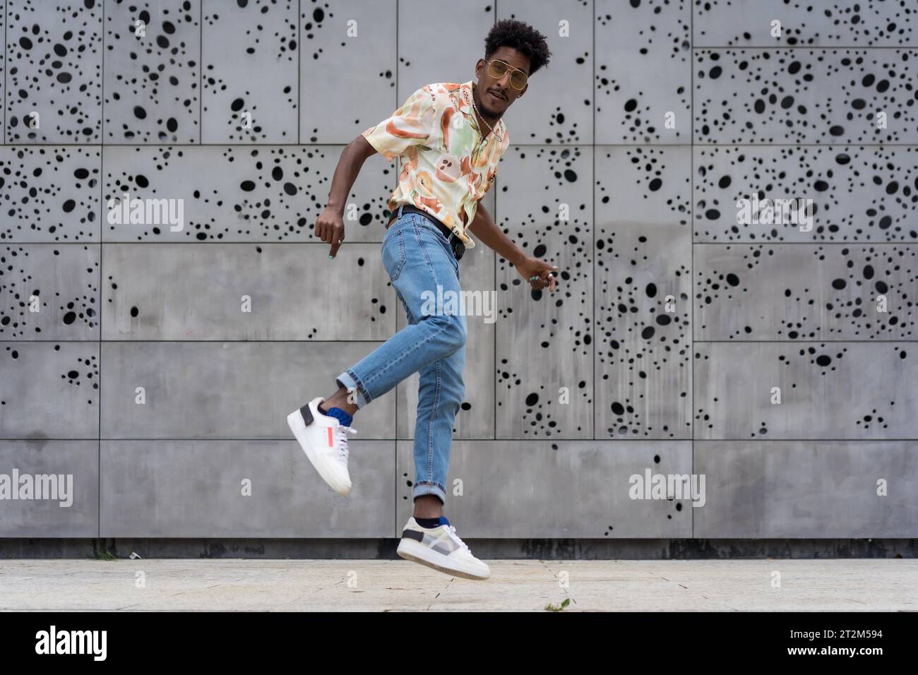 Funny man looking at camera hi-res stock photography and images - Alamy