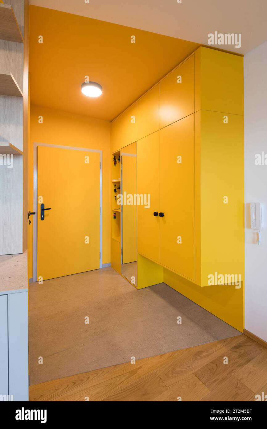 Yellow apartment home hi-res stock photography and images - Alamy
