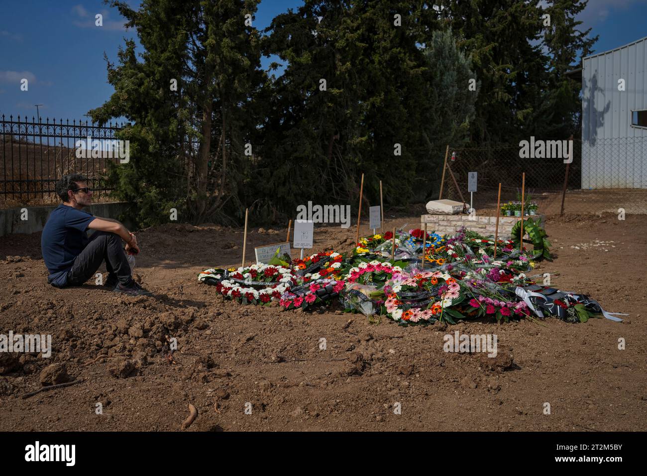 Following the death of Israeli news photographer Roy Edan and his wife ...