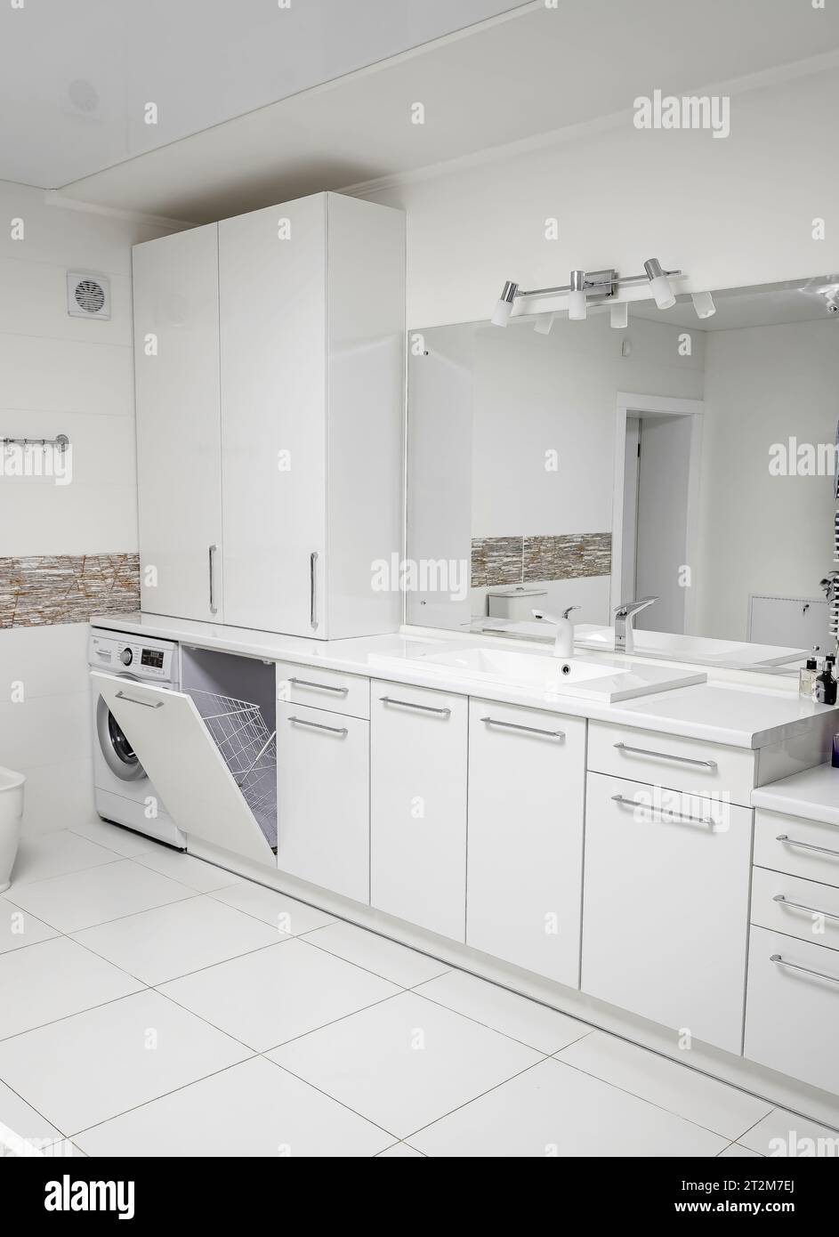 Minimalist white modern washing hi-res stock photography and images - Alamy