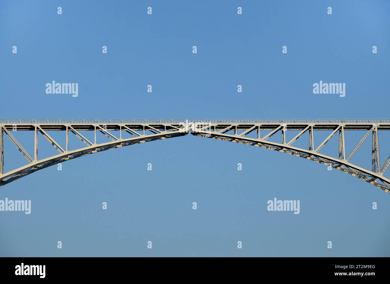 A close view on the keystone of the Viaduc de Viaur in central France ...