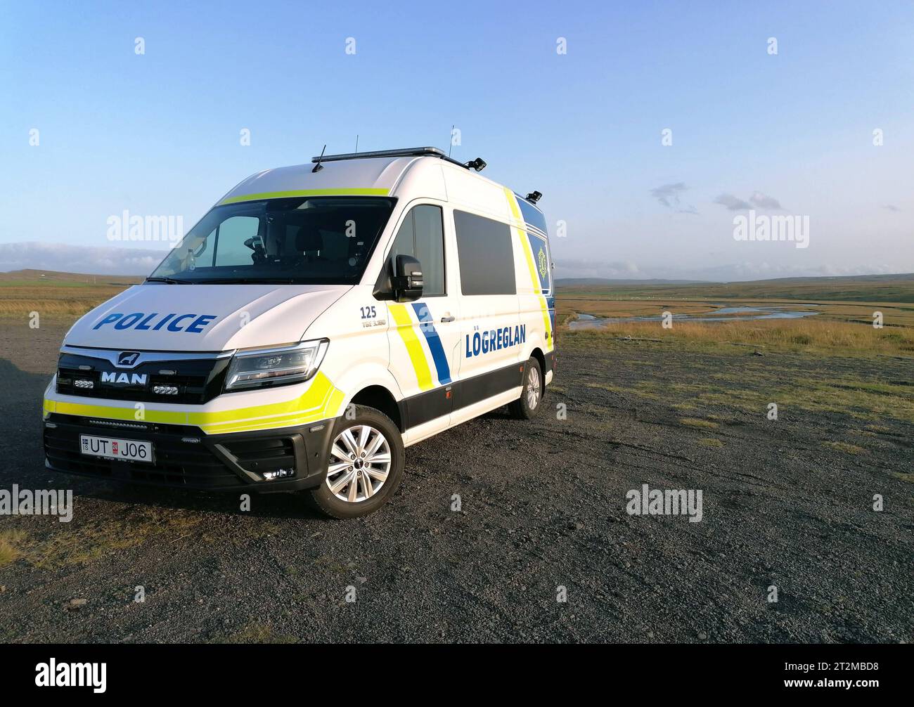 Island. Auch im ruhigen Island wird die Polizei gebraucht. *** 04 09 ...