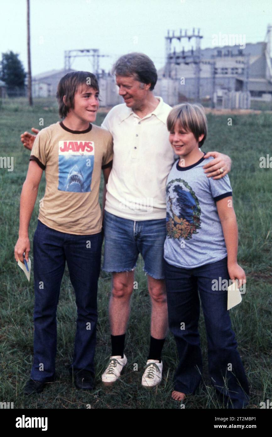 Jimmy Carter with local kids who wanted his autograph after a pick up ...