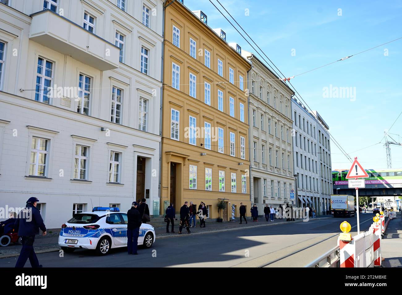 In dem denkmalgeschützten viergeschossigen Gebäude Am Kupfergraben 6 ...