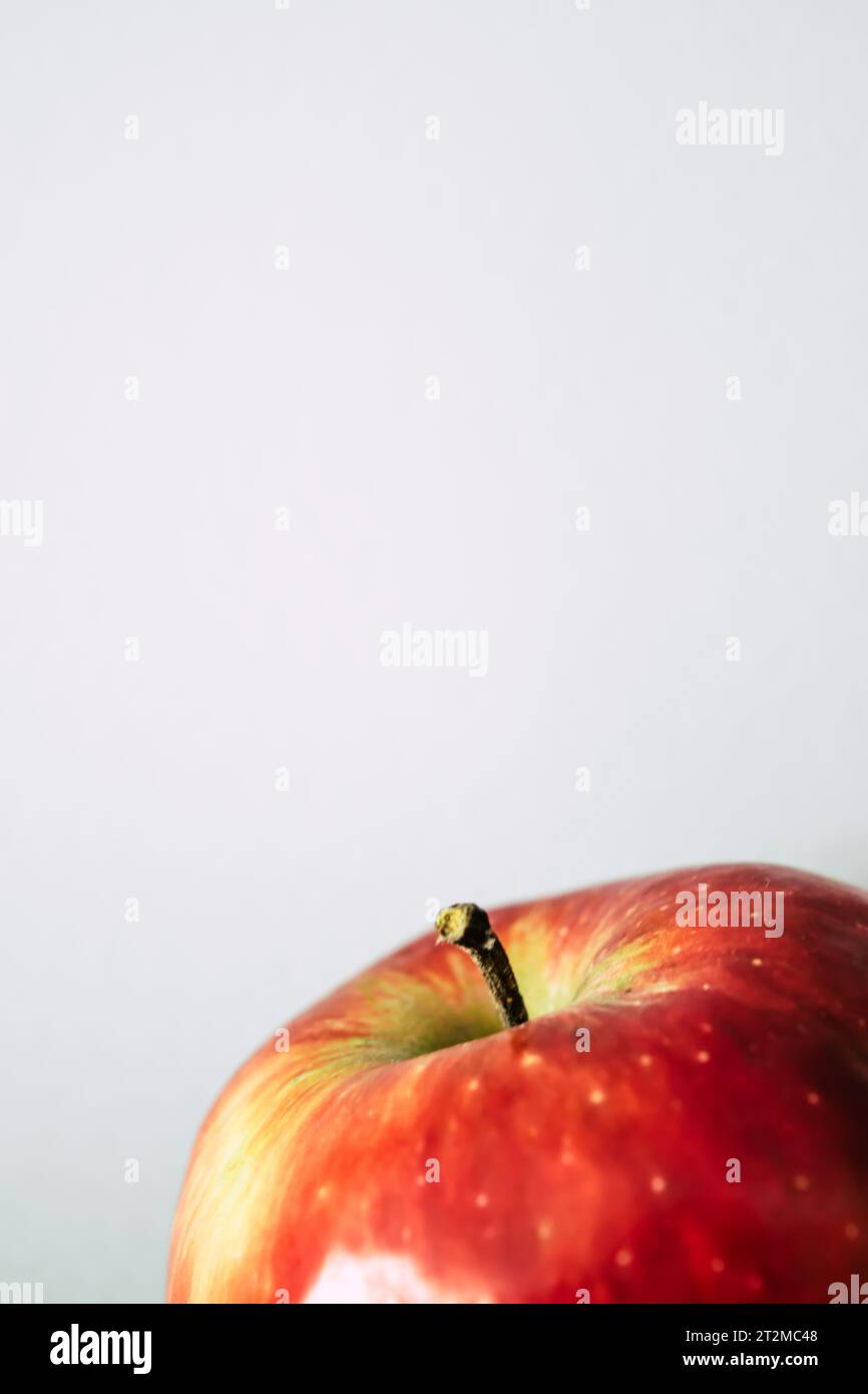 Minimalistic apple hi-res stock photography and images - Alamy