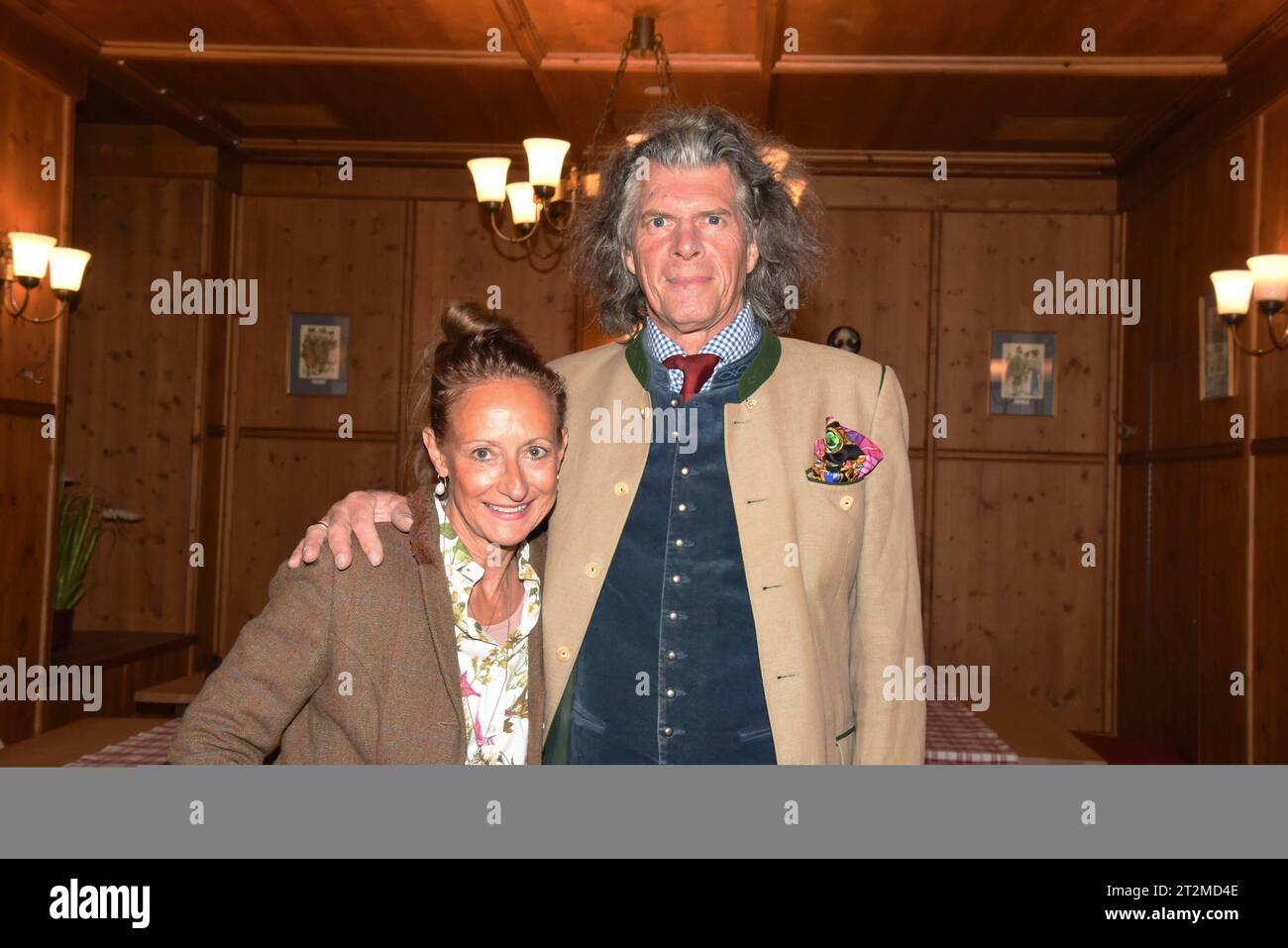 Julia Poock Projektmanagerin Maximilian Fliessbach Kuenstler Muenchen ...