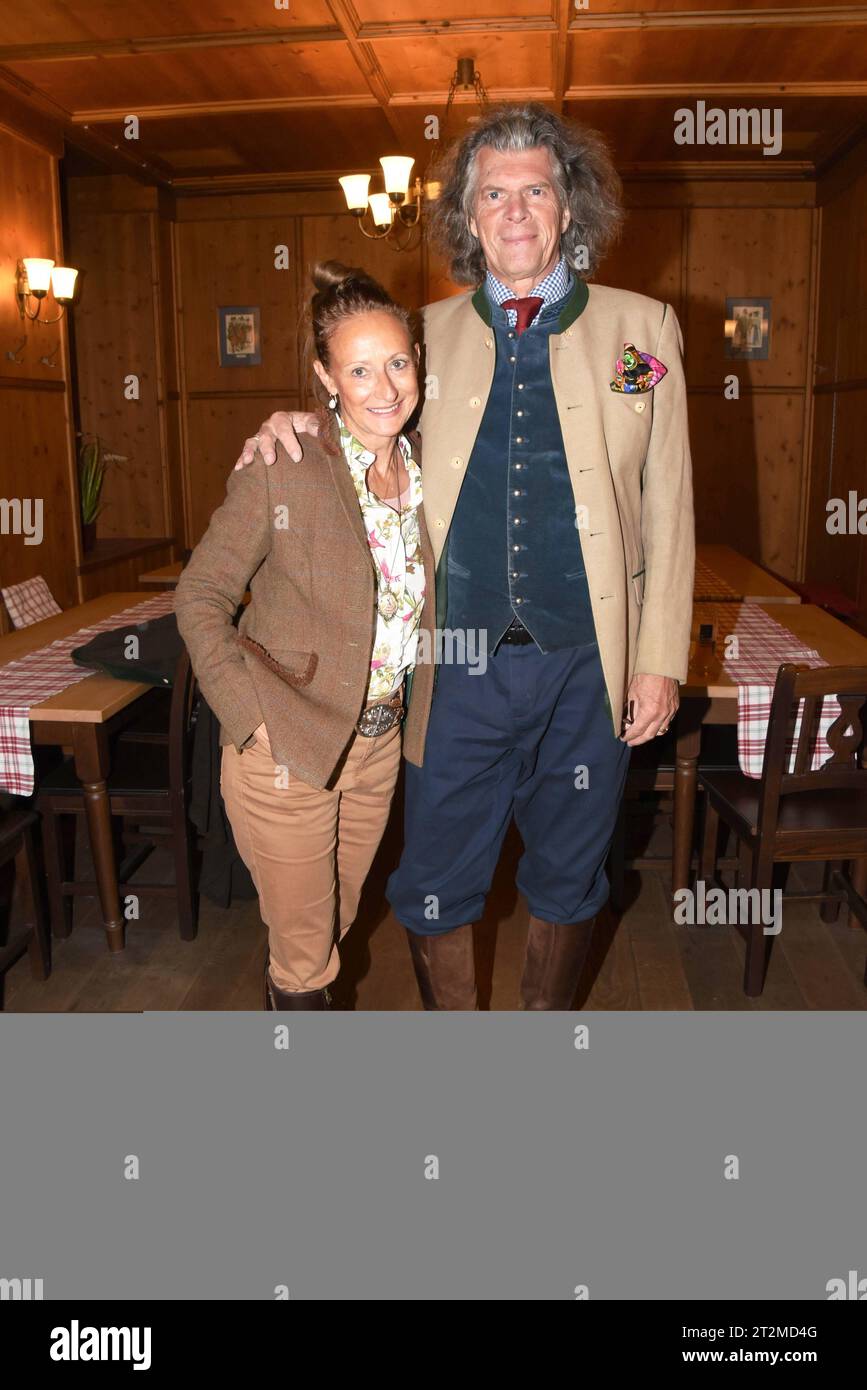 Julia Poock Projektmanagerin Maximilian Fliessbach Kuenstler Muenchen ...