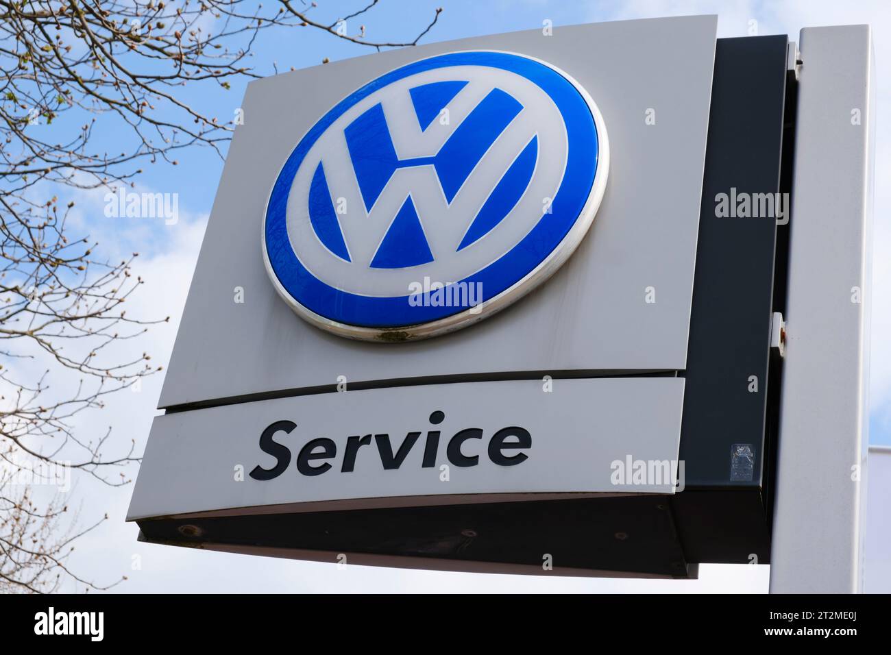 Vw dealership sign hi-res stock photography and images - Alamy