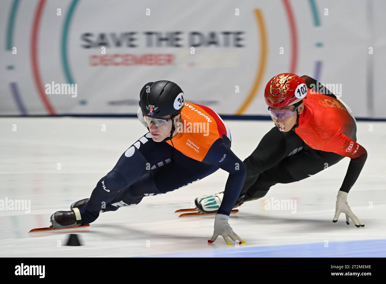 Long track speed skaters hi-res stock photography and images - Alamy