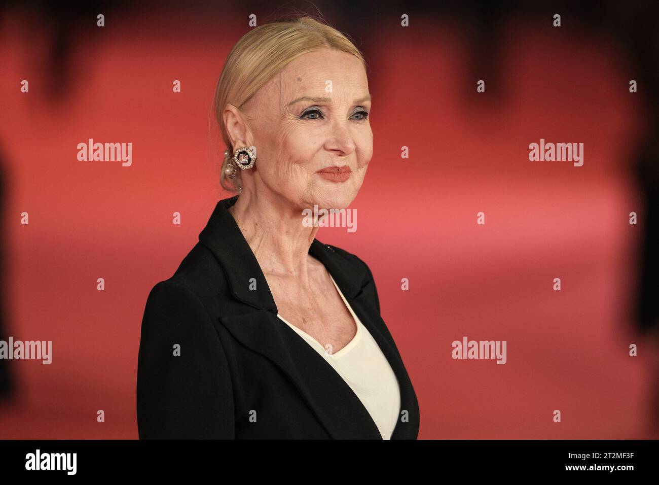 Barbara bouchet hi-res stock photography and images - Alamy
