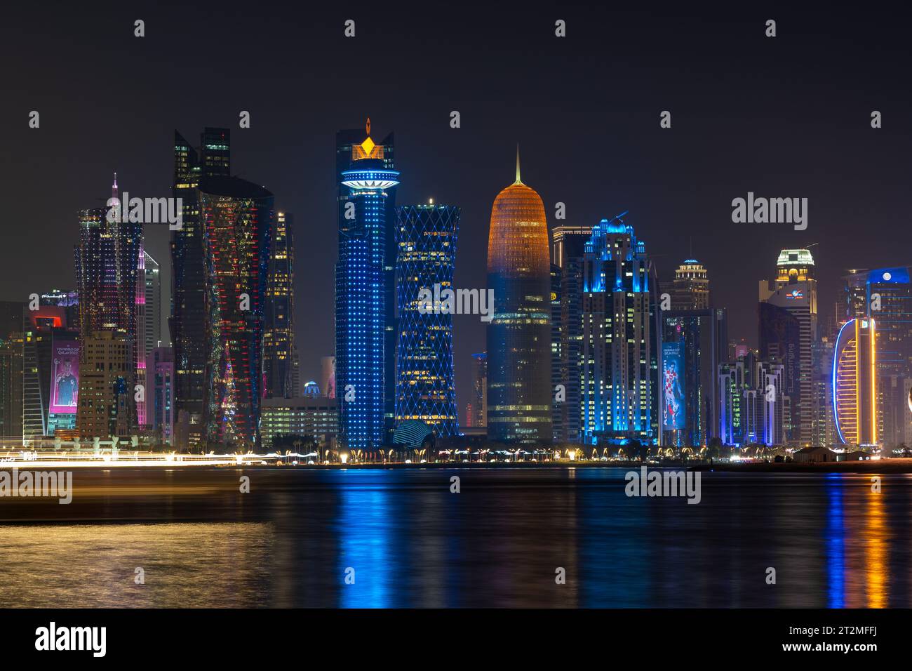 Qatar skyscrapers night hi-res stock photography and images - Alamy