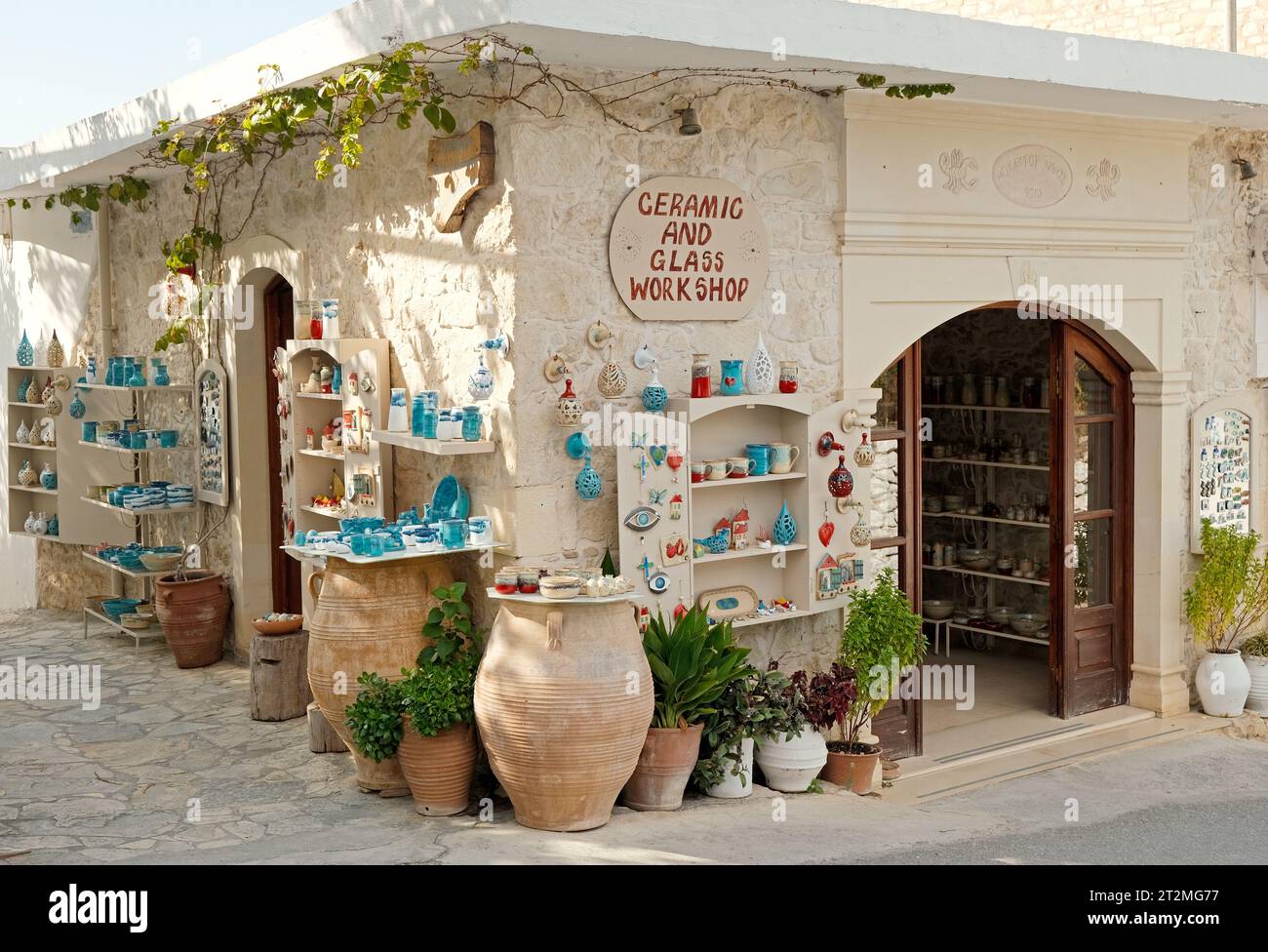 Traditional pottery shop hi-res stock photography and images - Alamy