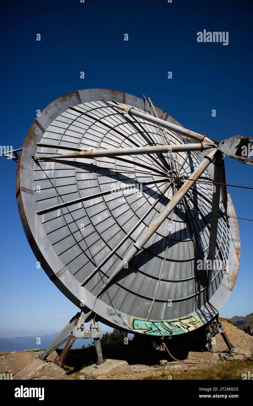 Photographic documentation of old data transmission dishes in an ...