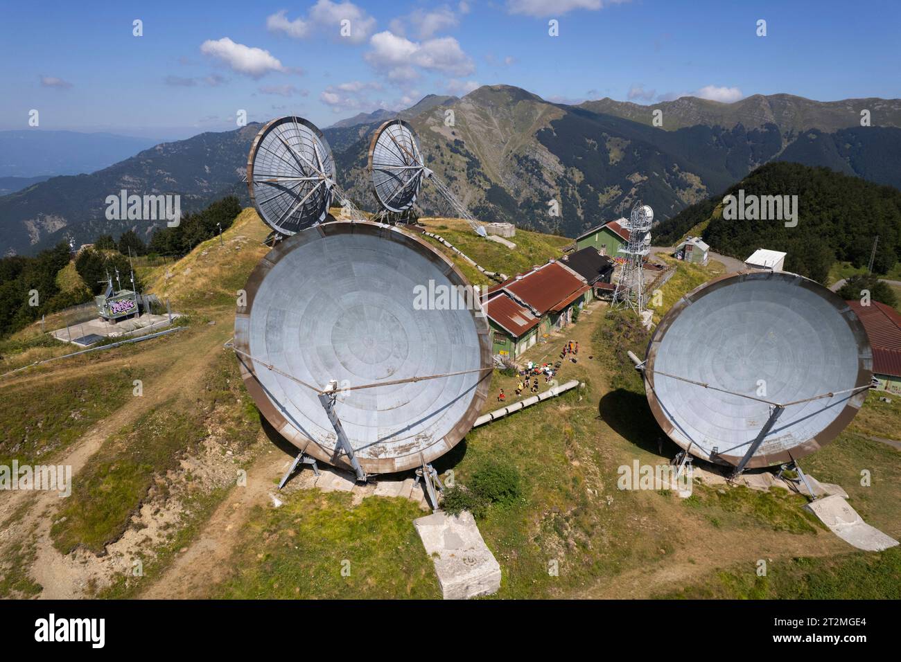 Photographic documentation of old data transmission dishes in an ...