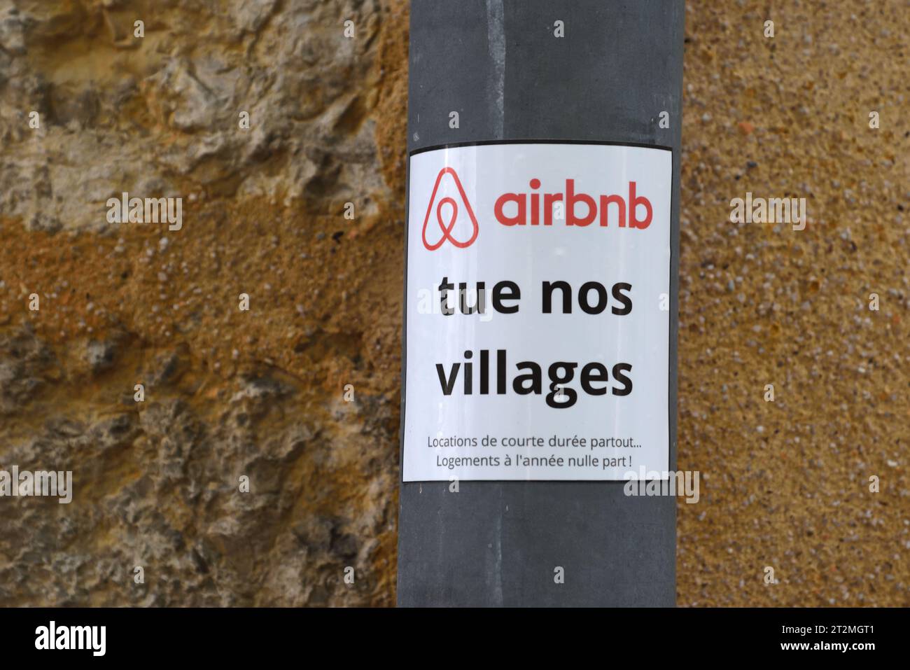 Airbnb sticker hi-res stock photography and images - Alamy