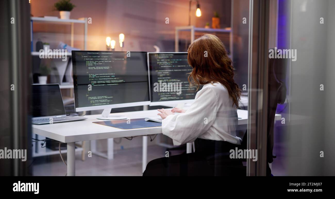 Compute programmer hi-res stock photography and images - Alamy