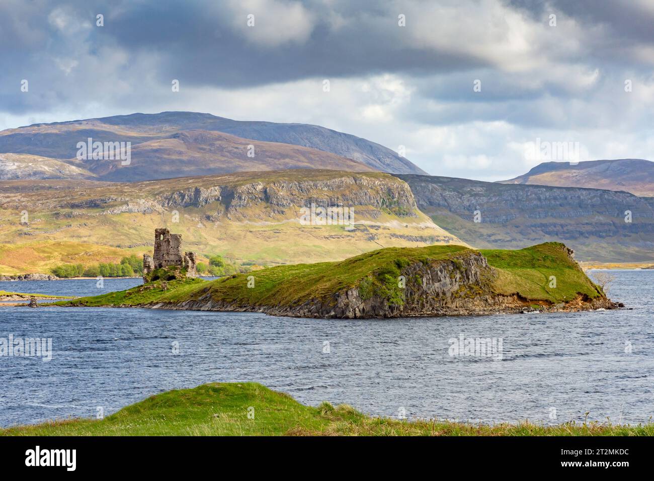 Ardvreck Castle on a promontory in Loch Assynt, Lairg, Scotland Stock ...