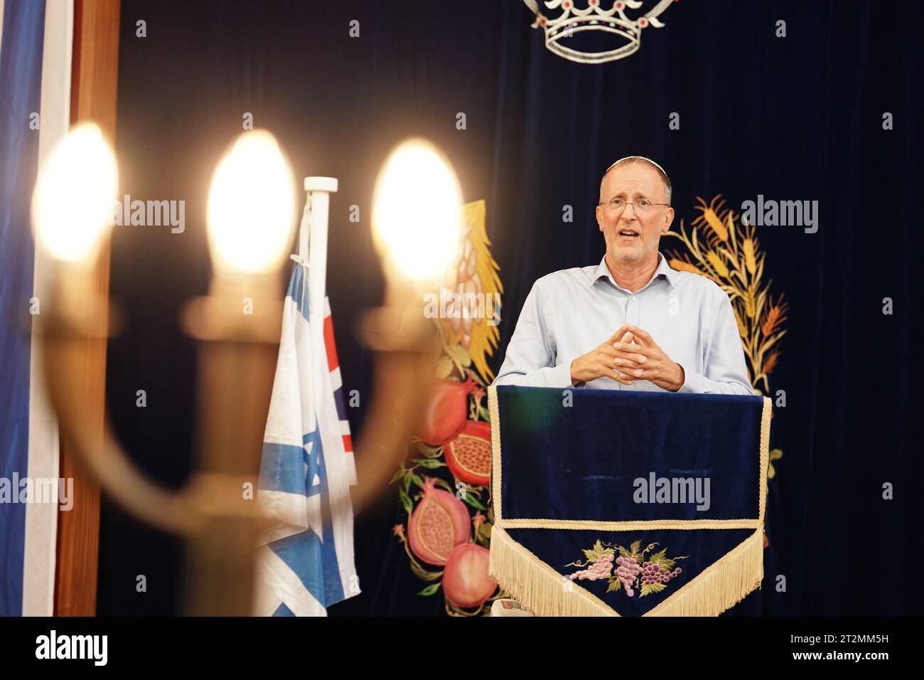 Rabbi leo dee delivers speech hi-res stock photography and images - Alamy